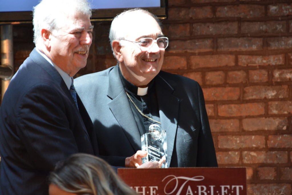 Ed Wilkinson recibe premio San Francisco de Sales por contar historia ...